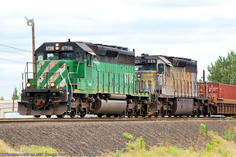 BNSF 6706 & NREX 225